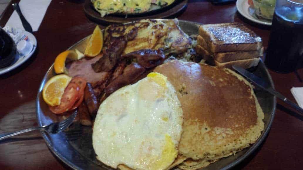 Breakfast, burger challenges require a huge appetite at Mo’s in ...