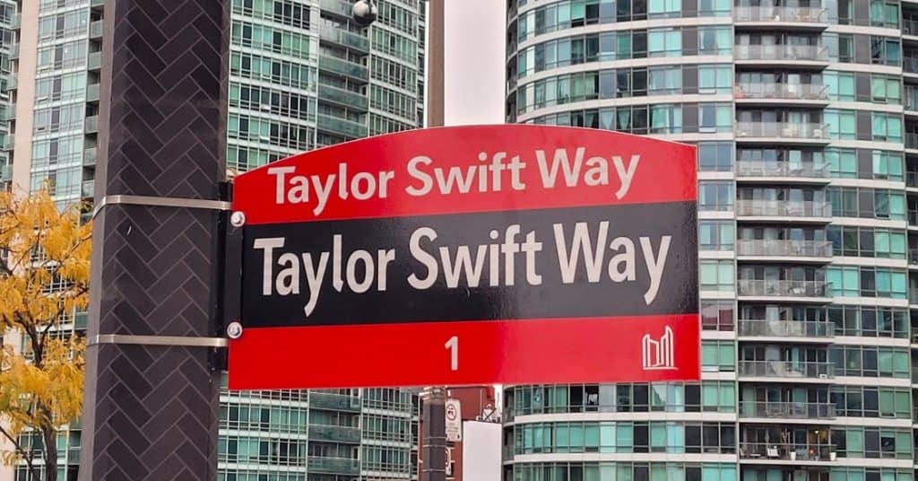 Toronto officially launches 'Taylor Swift Way' street signs ...